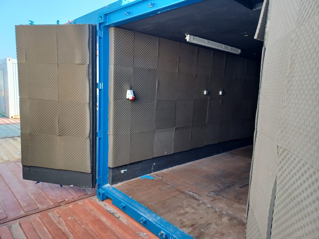 KONTENER MORSKI 20 DV DODATKOWE DRZWI, IZOLACJA AKUSTYCZNA, WENTYLACJA ...