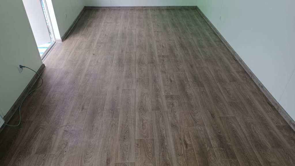 KONTENER BIUROWY 3 X 6 DWA OKNA - MobilneKontenery.pl