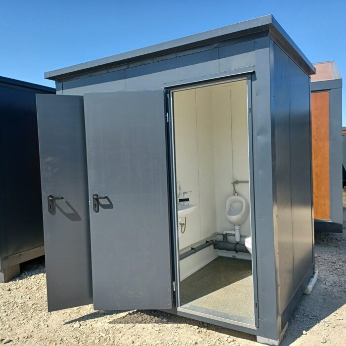 KONTENER SANITARNY PODWÓJNY 2 KABINY - WC / WC + PISUAR - Mobilne Kontenery