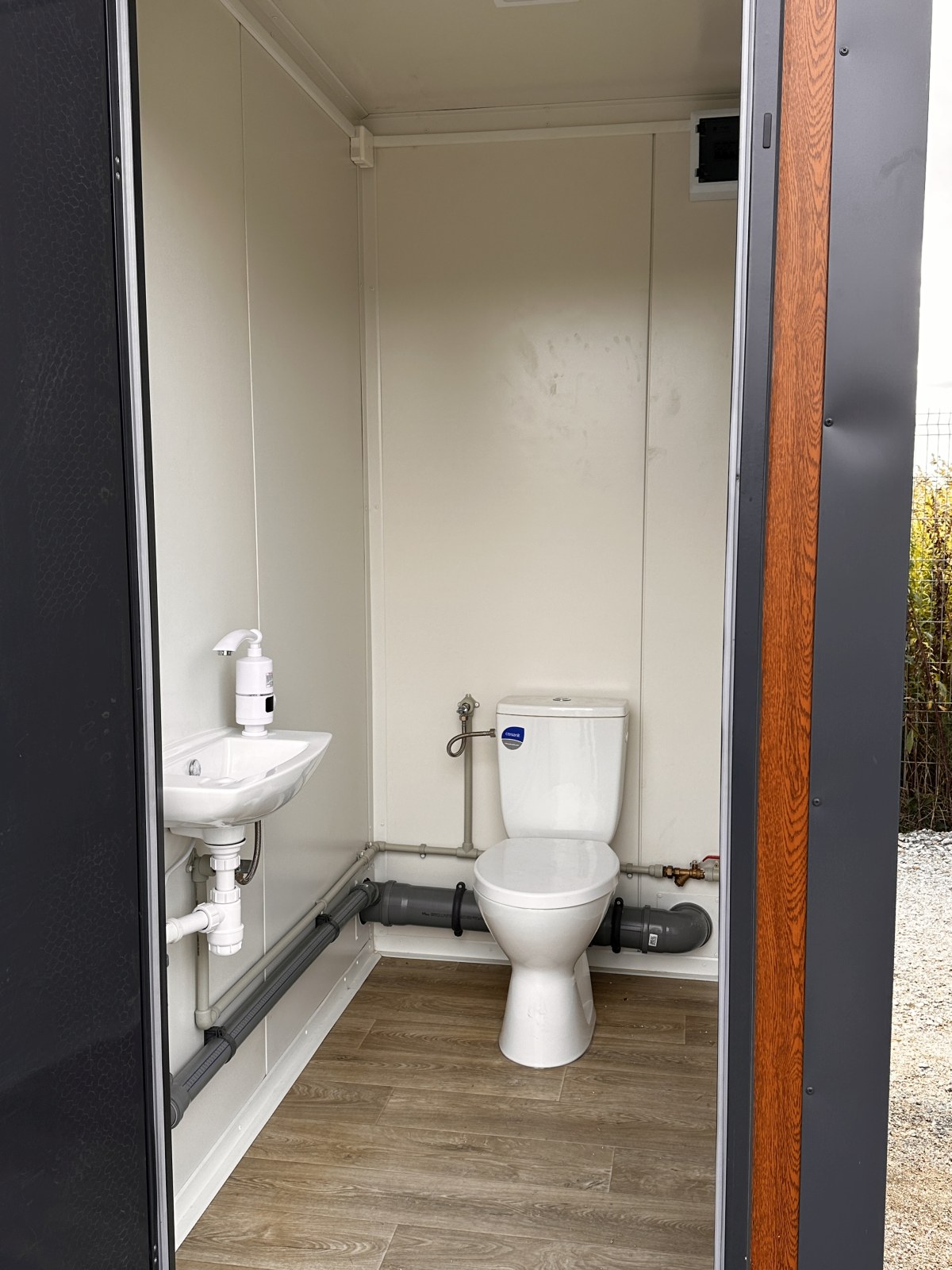 KONTENER PAWILON SANITARNY WC WYPOSAŻONY POTRÓJNY 3 KABINY - WC | WC ...