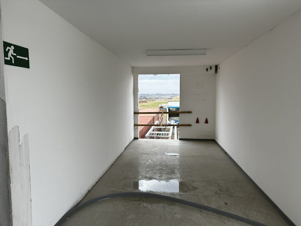 KONTENER MIESZKALNY / DOM MODUŁOWY / BIUROWY / DUŻY POKÓJ + KORYTARZ Z ...