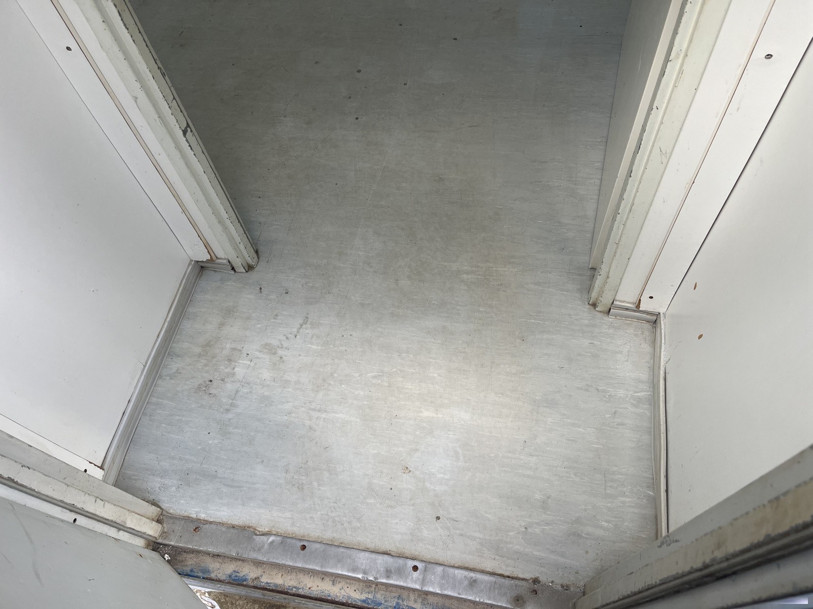 KONTENER BIUROWY CONTAINEX 2,5x6 Z PRZEDSIONKIEM - MobilneKontenery.pl